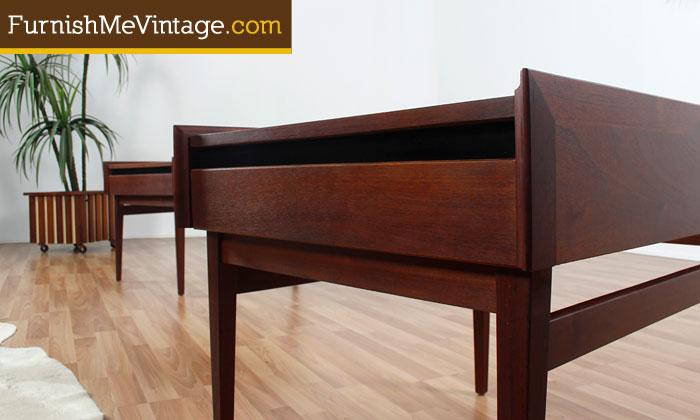 Pair of mid century modern Dillingham Esprit end tables