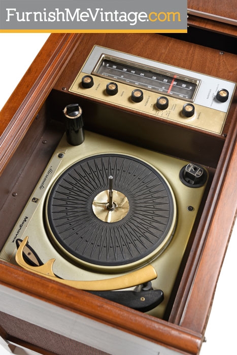 Magnavox Console AM/FM Stereo with Turntable